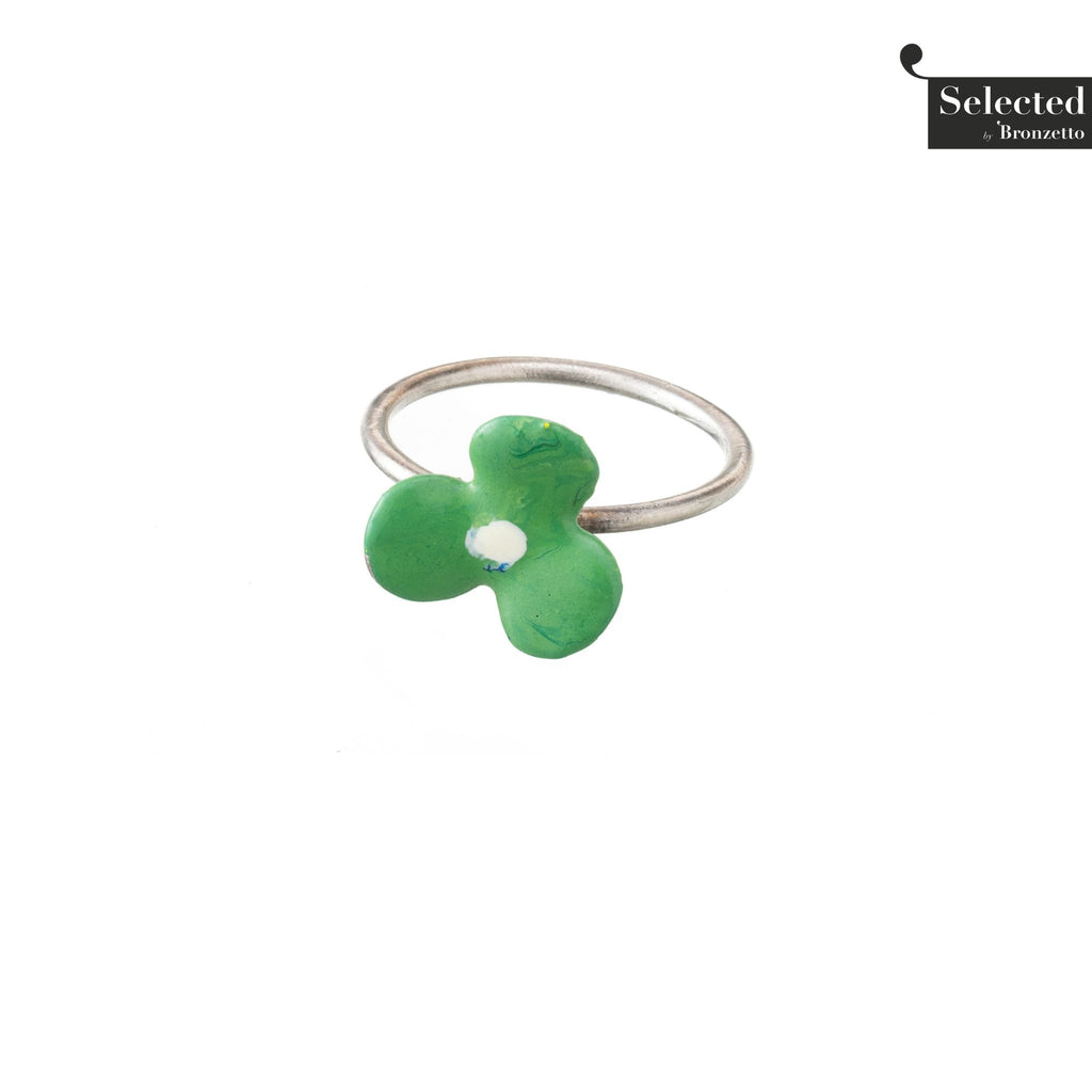 Large flower brass ring by Fabian Crosta – ilbronzetto